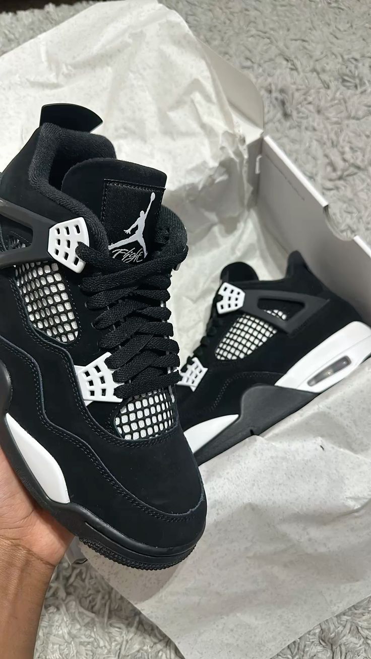 JORDAN RETRO 4S – SOLE MATERIAL